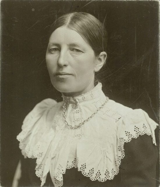 Słoneczna dziewczyna: życie i twórczość Anny Ancher » Niezła sztuka